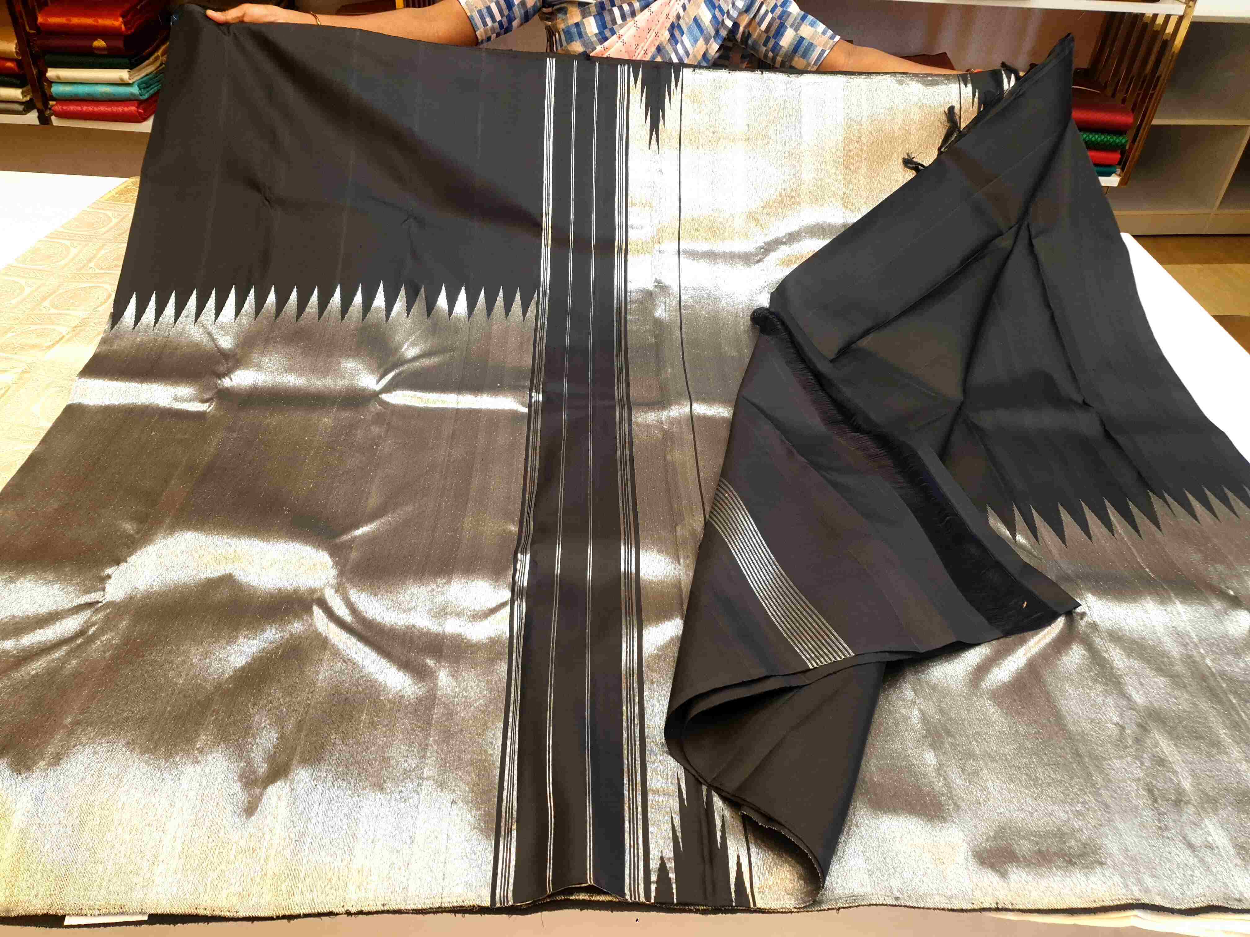 Black Kanchipuram Handloom 2G Silver Pattu Silk Saree
